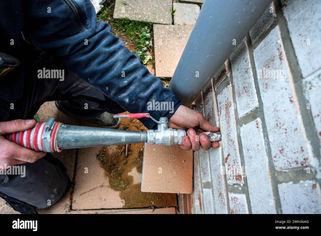 Cellulose insulation hi-res stock photography and images - Alamy