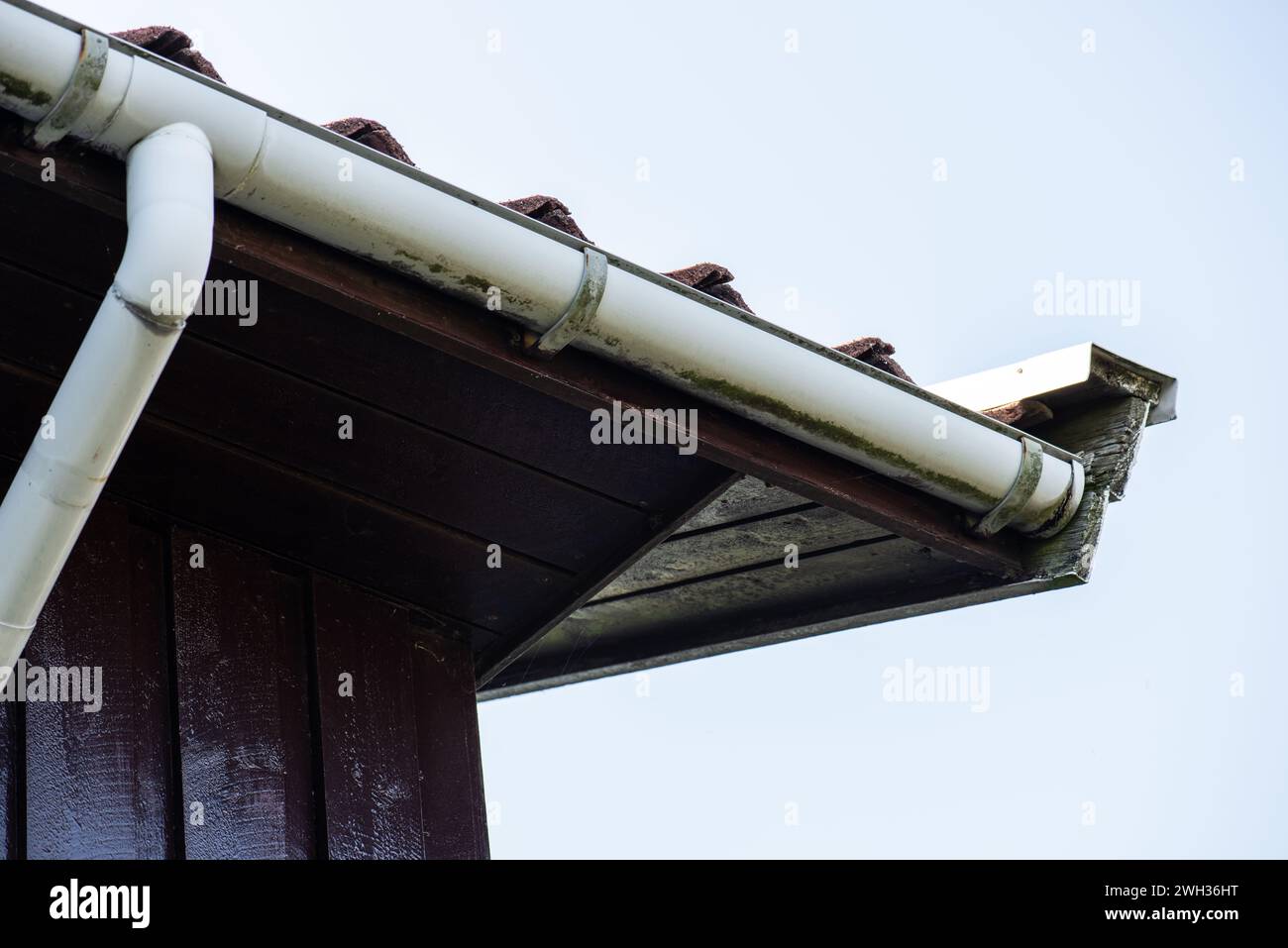 Old roof gutters on a house Stock Photo - Alamy