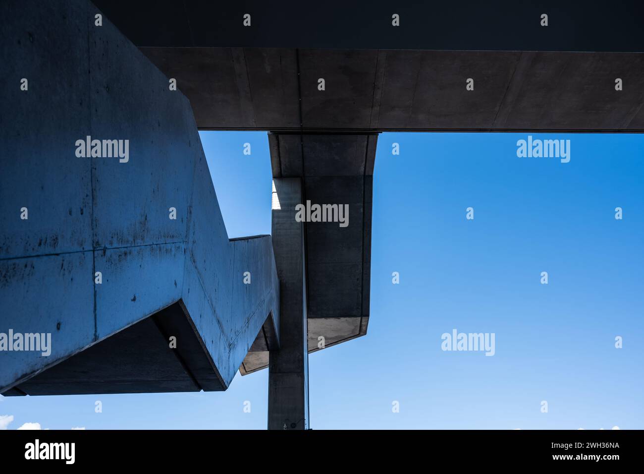 Concrete bridge door hi-res stock photography and images - Alamy