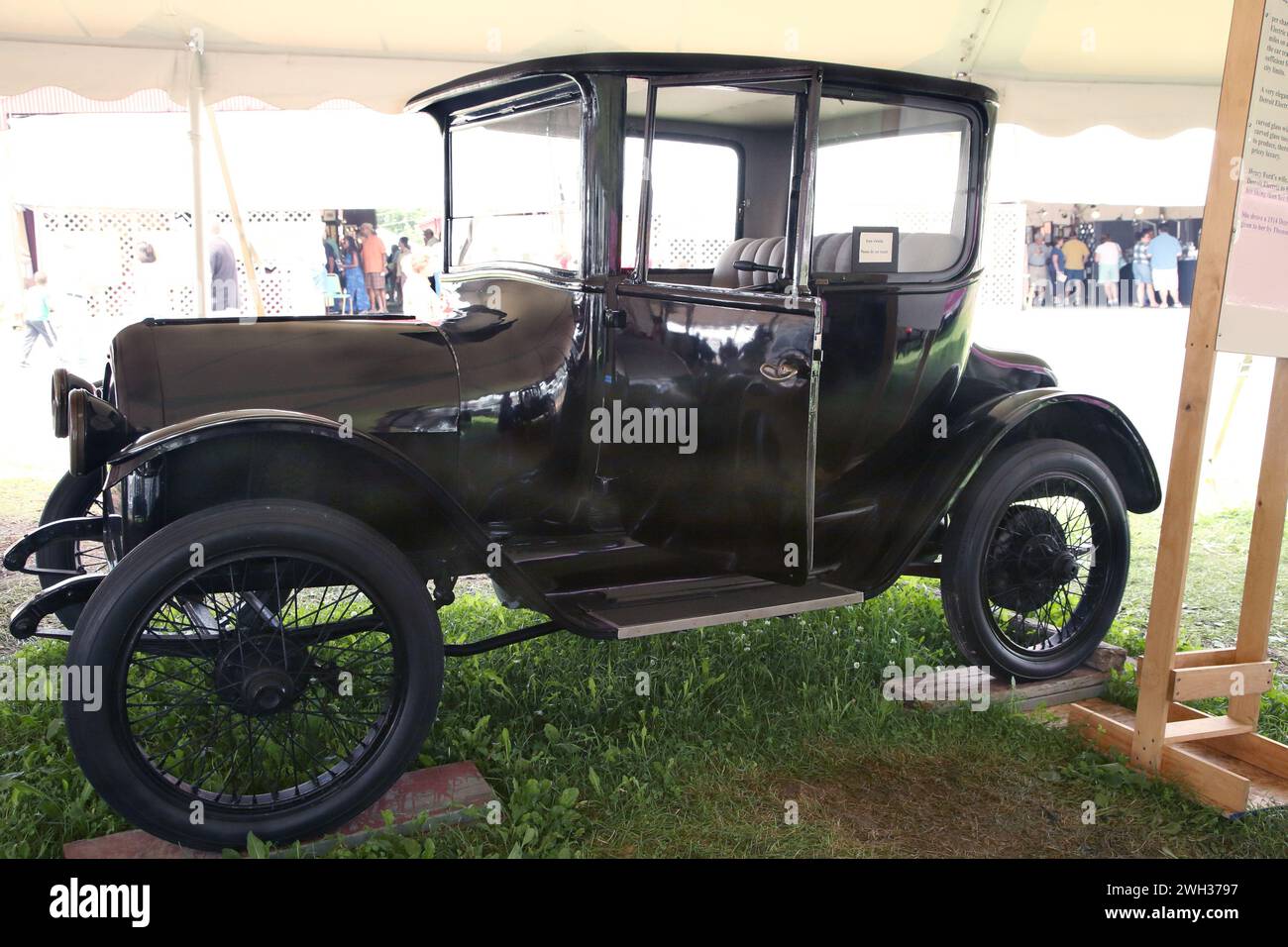 1900s battery powered car hi-res stock photography and images - Alamy