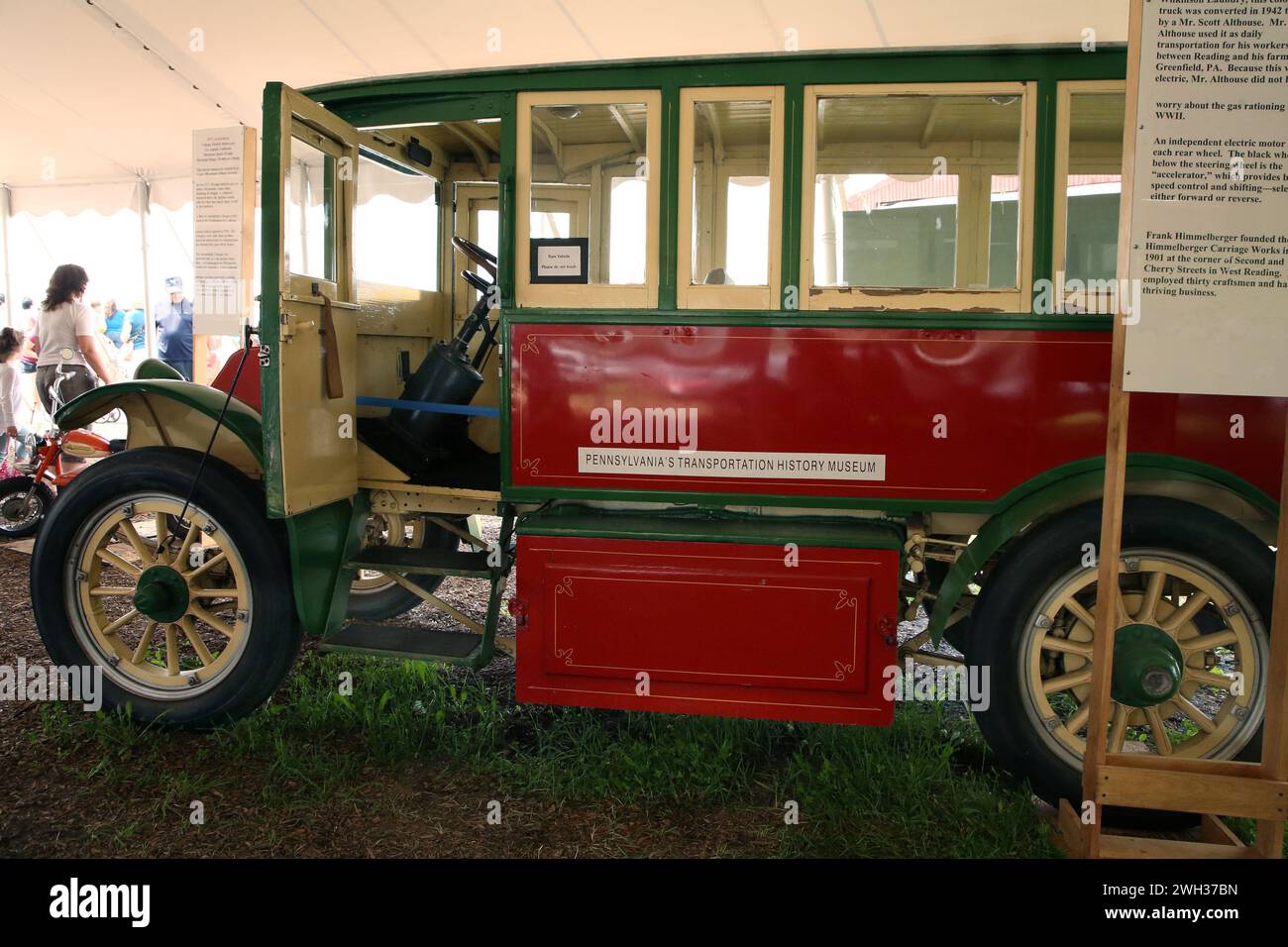Commercial truck company Electric Bus 1915 Stock Photo - Alamy