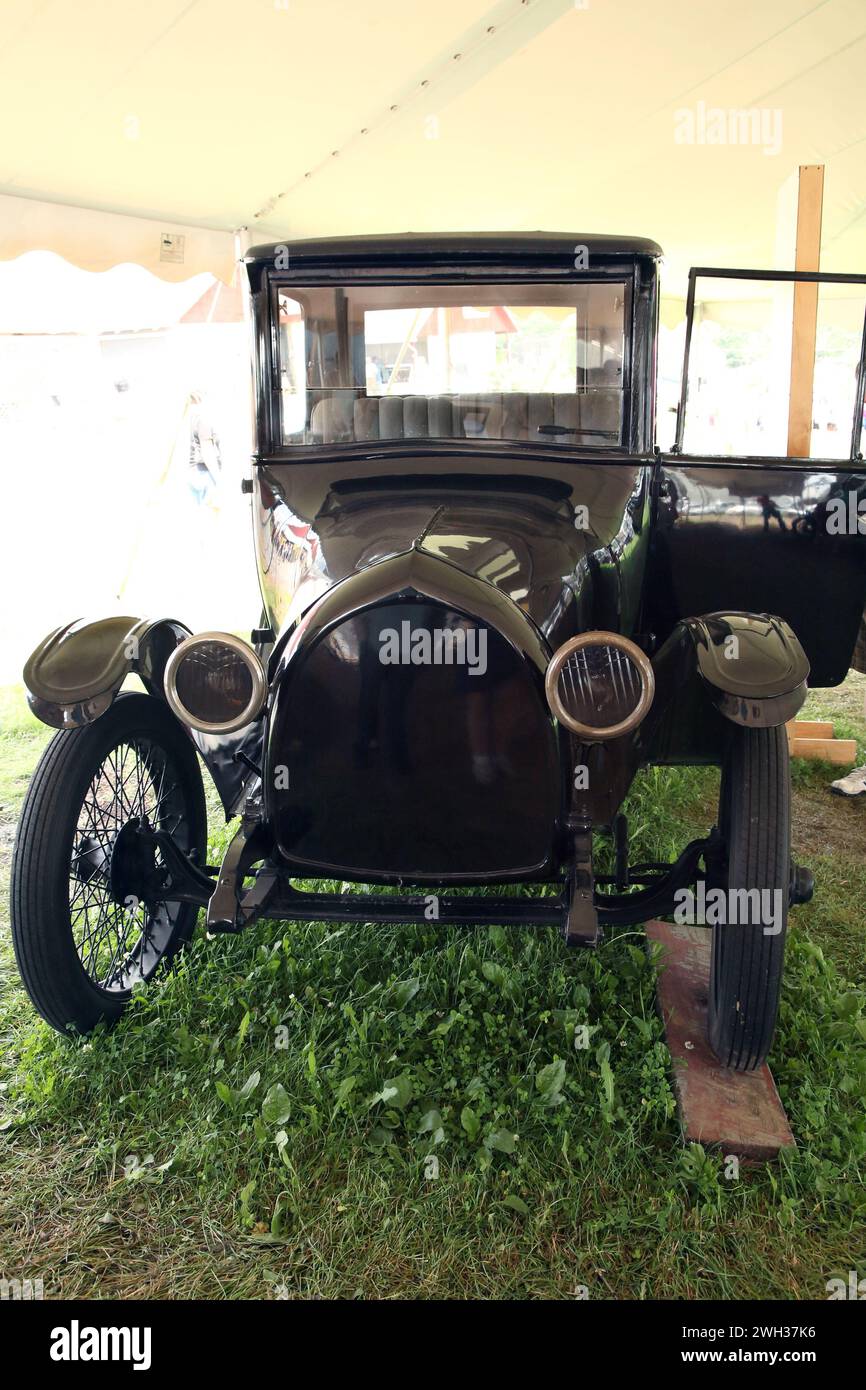 1900s battery powered car hi-res stock photography and images - Alamy