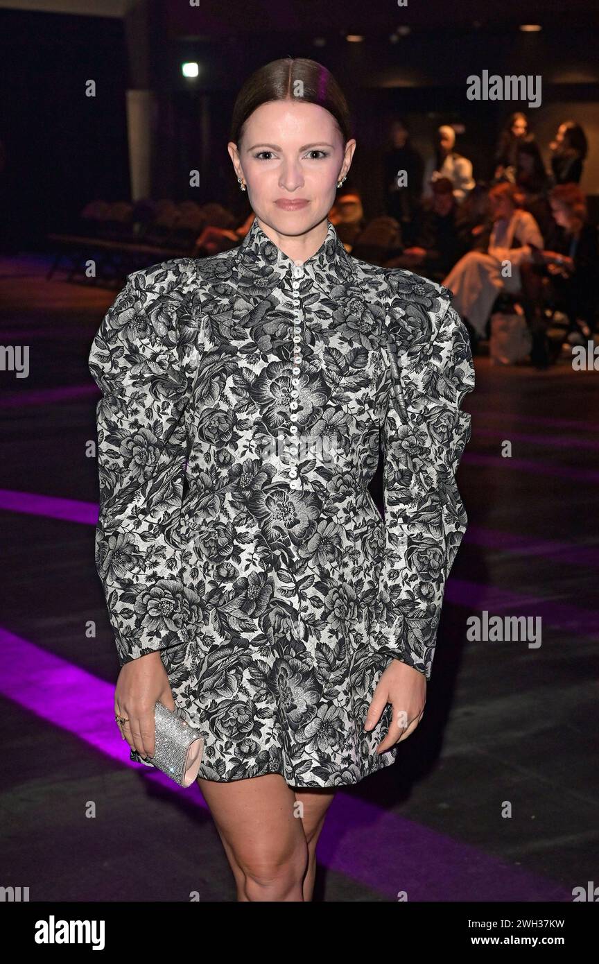 Jennifer Ulrich bei der Danny Reinke Fashion Show auf der Berlin ...