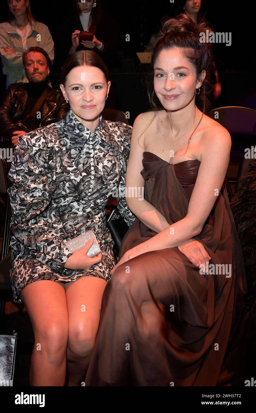 Jennifer Ulrich und Anne Werner bei der Danny Reinke Fashion Show auf ...