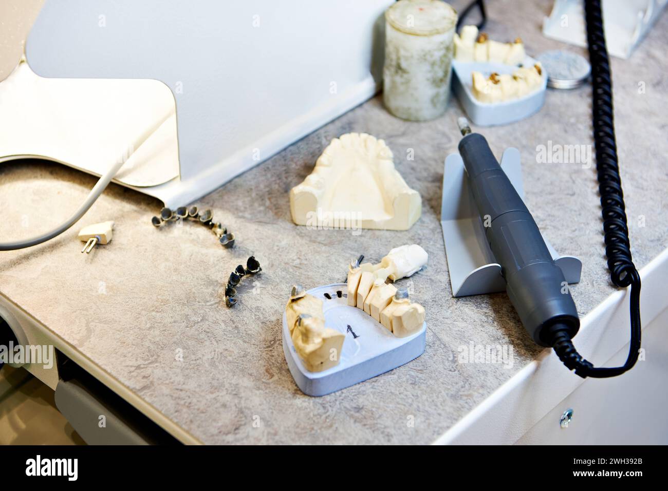 Artificial tooth crowns hi-res stock photography and images - Alamy