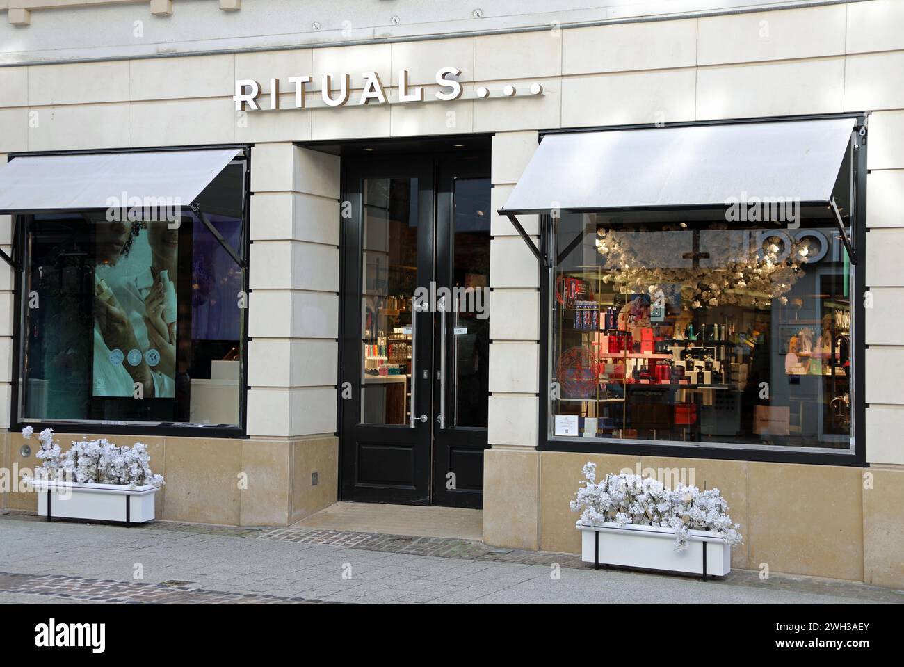 Rituals shop hi-res stock photography and images - Alamy