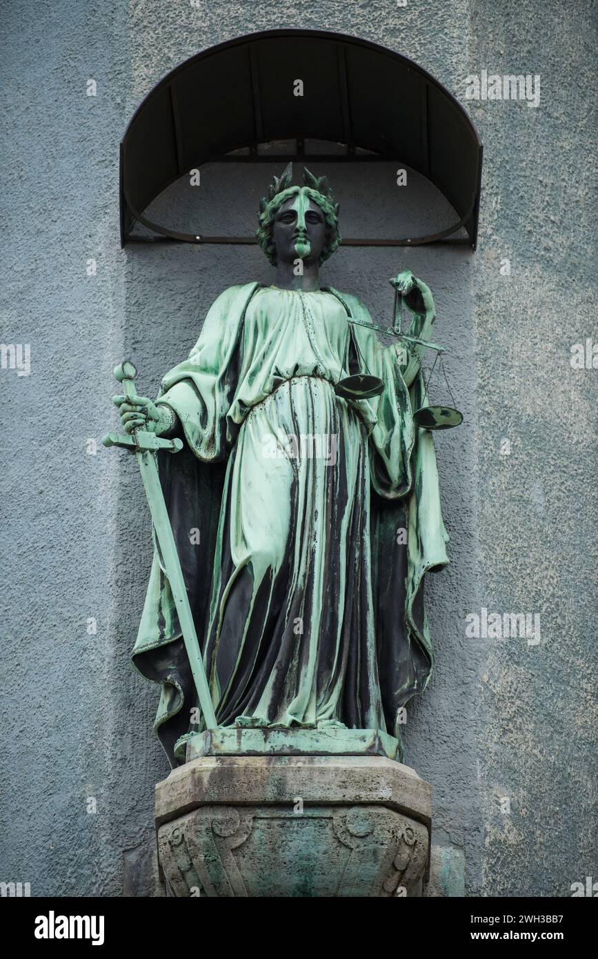 Majestic facades hi-res stock photography and images - Alamy