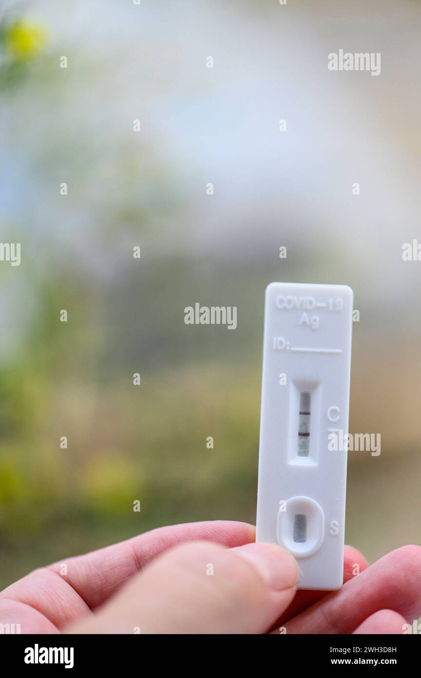 Positiver corona schnelltest hi-res stock photography and images - Alamy
