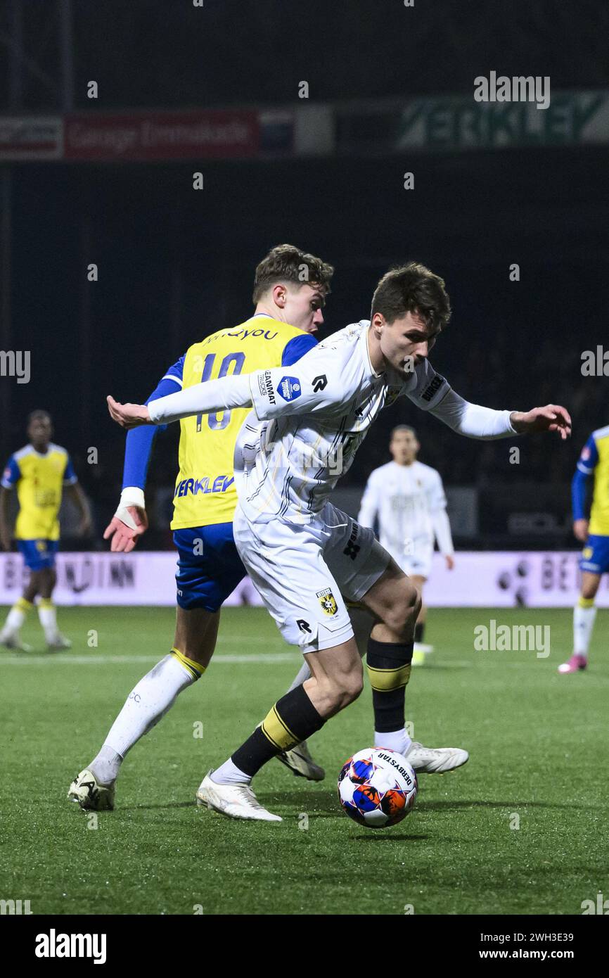 LEEUWARDEN - (l-r) Fedde de Jong of SC Cambuur, Dominik Oroz of Vitesse ...