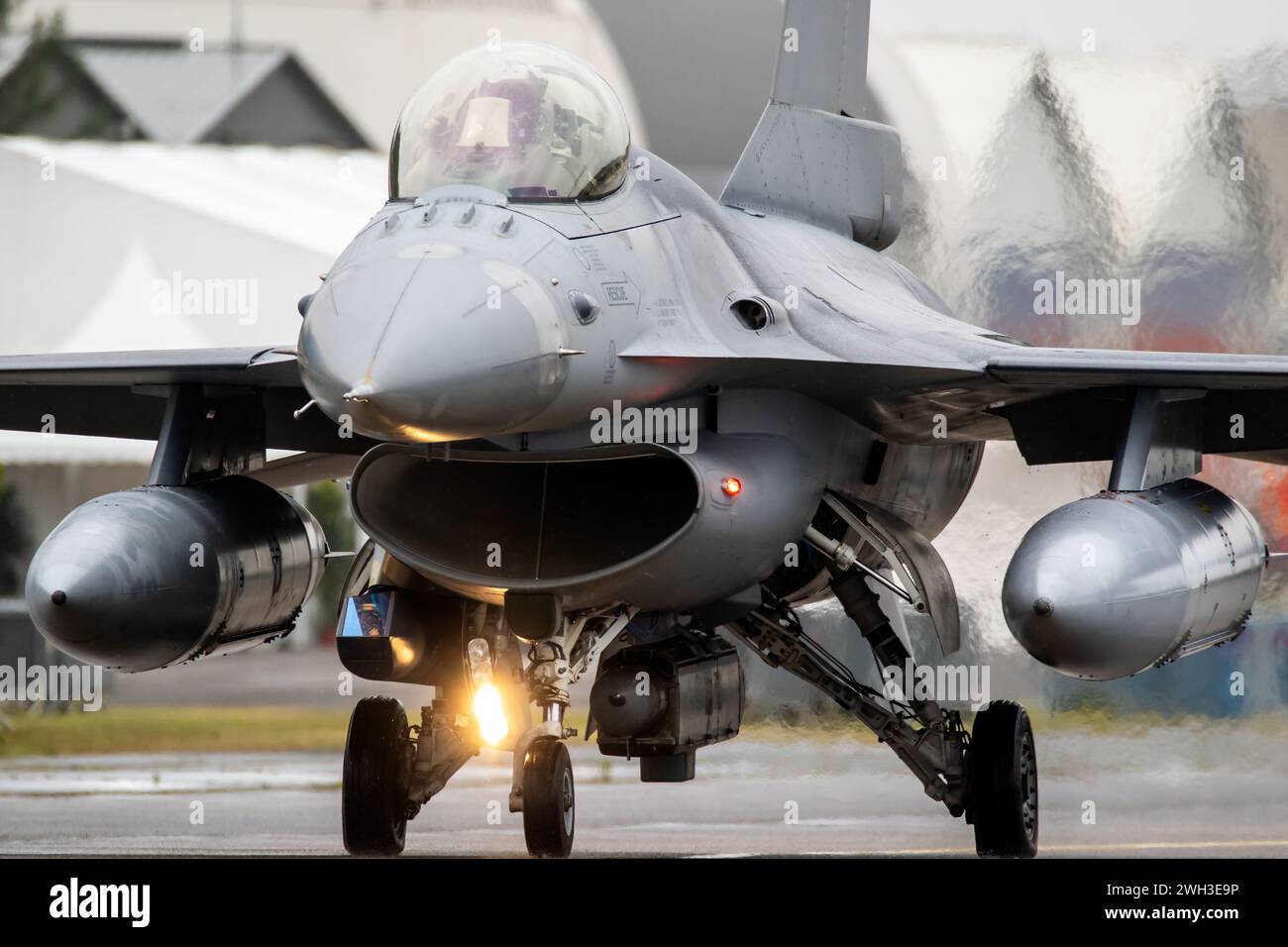 F16 fighter jet taxiing to the runway on the Mont-de-Marsan Airbase ...