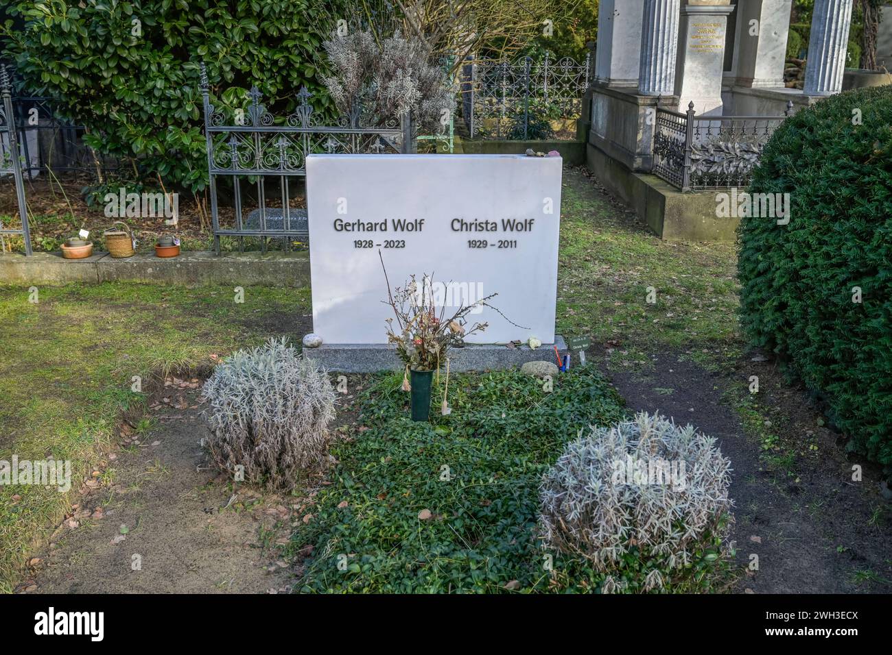 Gerhard und Christa Wolf, Grab, Dorotheenstädtischer Friedhof ...