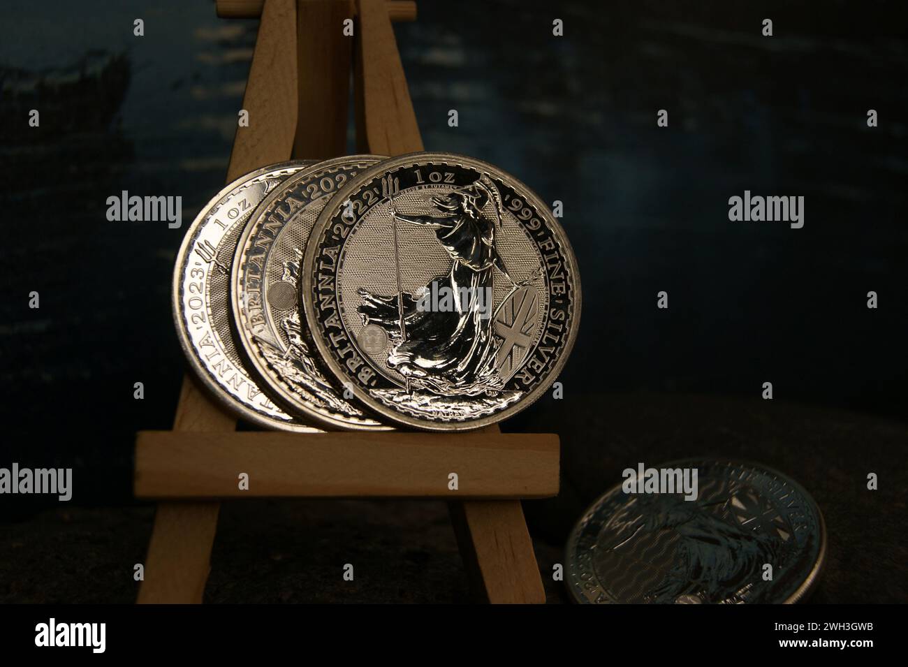 Silver coin coins hi-res stock photography and images - Alamy
