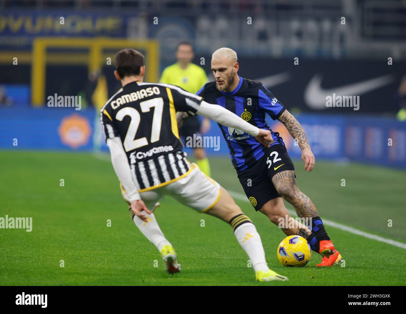 Federico Di Marco of Inter Milan (R) and Andrea Cambiaso of Juventus ...