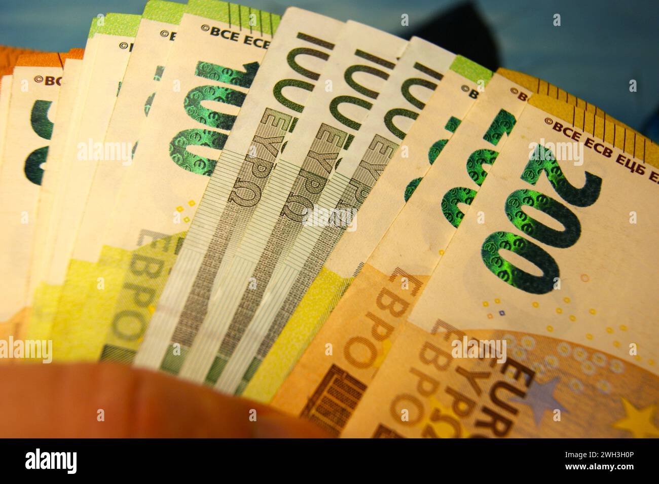 100 euro banknote and 200 euro banknote, close-up Stock Photo - Alamy