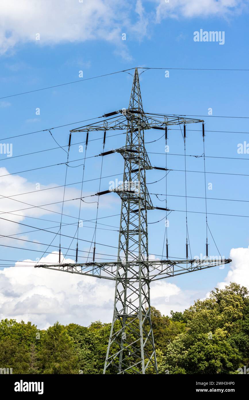 Energieübertragung Hochspannungsleitung Freileitung Stock Photo - Alamy