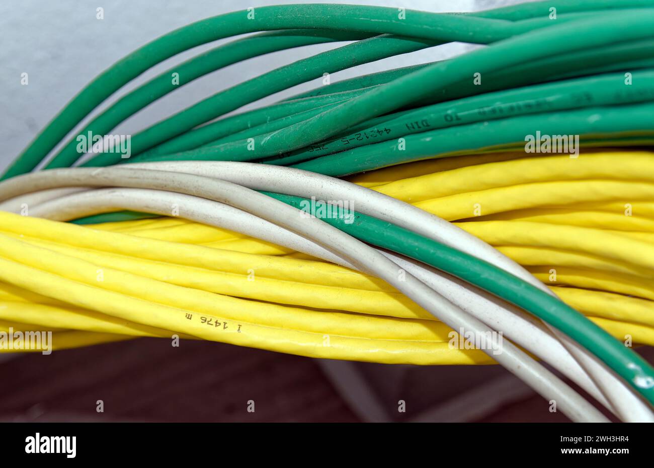 Background, detail, network technology: bundles of intertwined ...