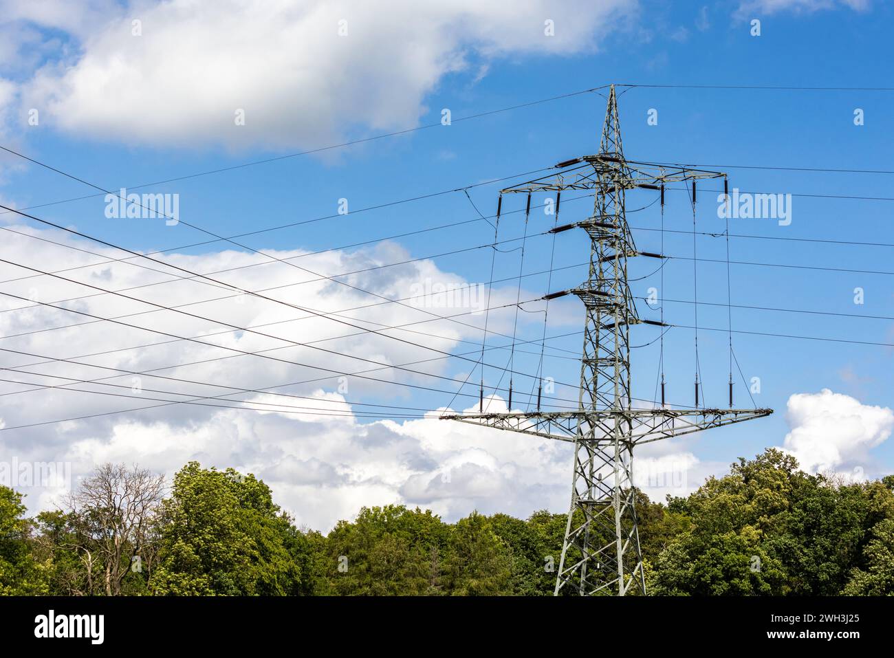 Energieübertragung Hochspannungsleitung Freileitung Stock Photo - Alamy