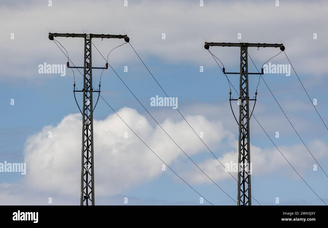 Energieübertragung Hochspannungsleitung Freileitung Stock Photo - Alamy