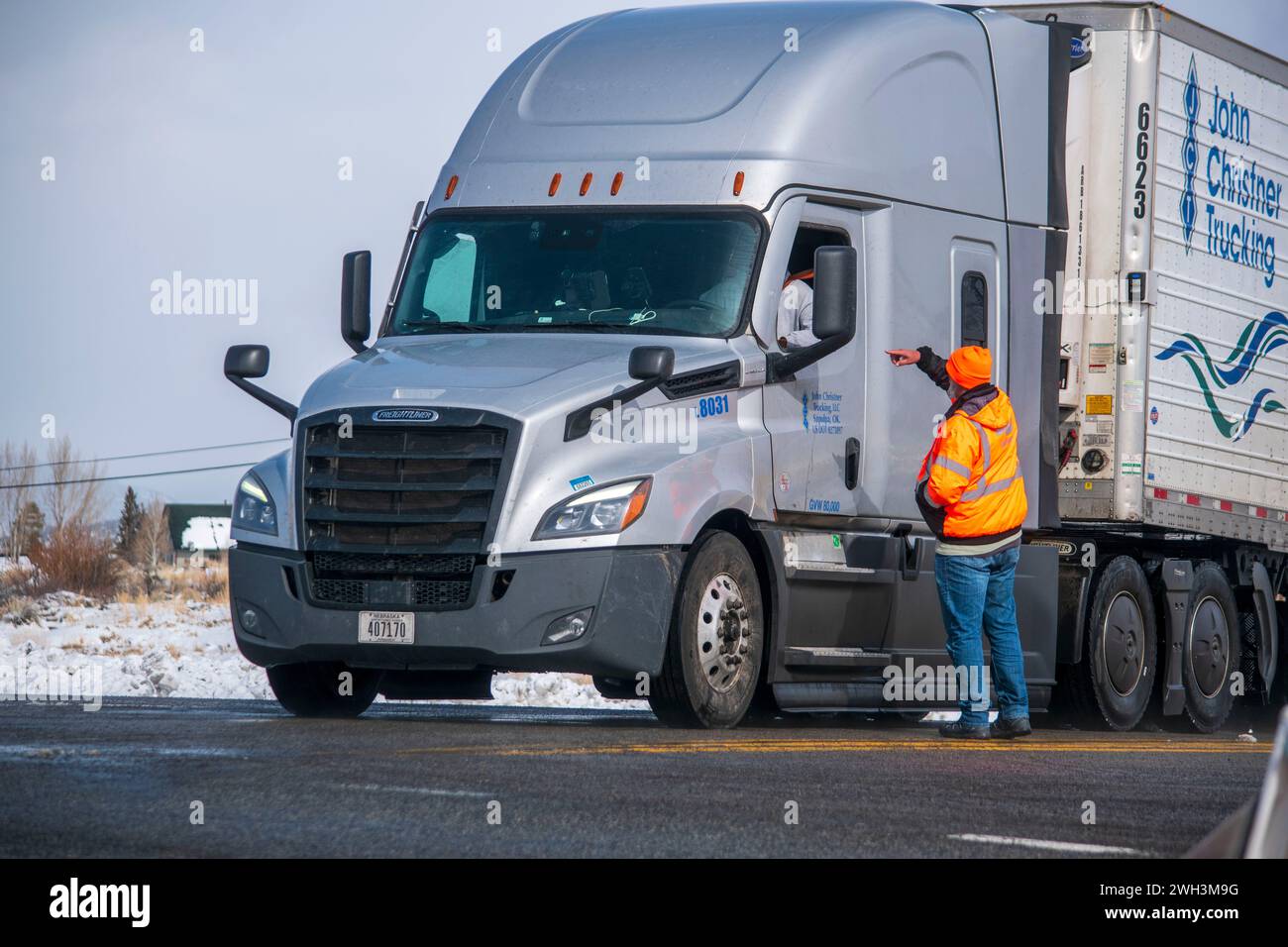 Caltrans sets up chain control checkpoints on U.S. 395 like this one in ...