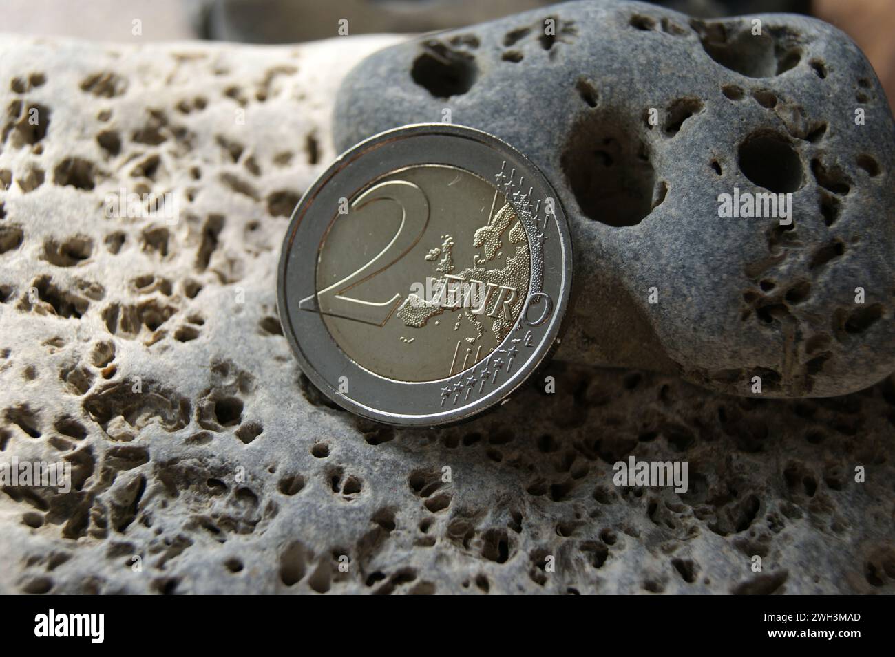2 euro coin reverse. European proof bimetallic coin Stock Photo - Alamy
