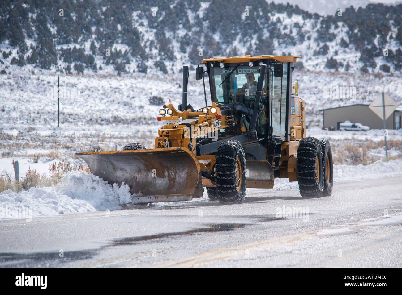 Caltrans sets up chain control checkpoints on U.S. 395 like this one in ...