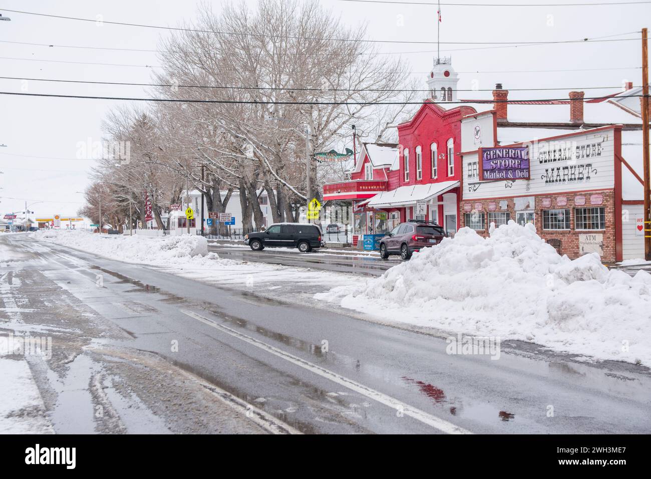 Caltrans sets up chain control checkpoints on U.S. 395 like this one in ...