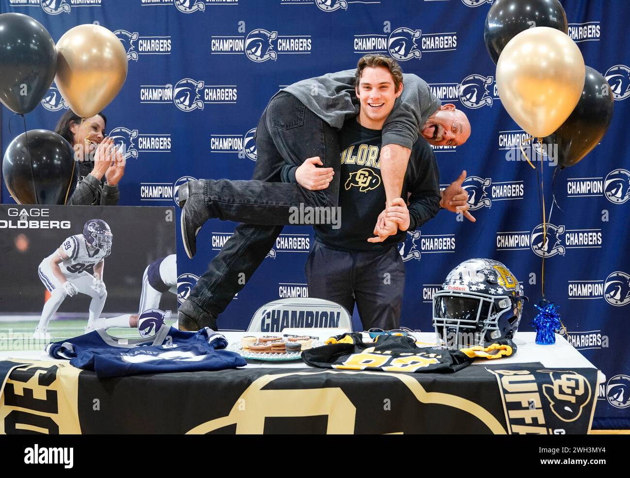Signingday hi-res stock photography and images - Alamy