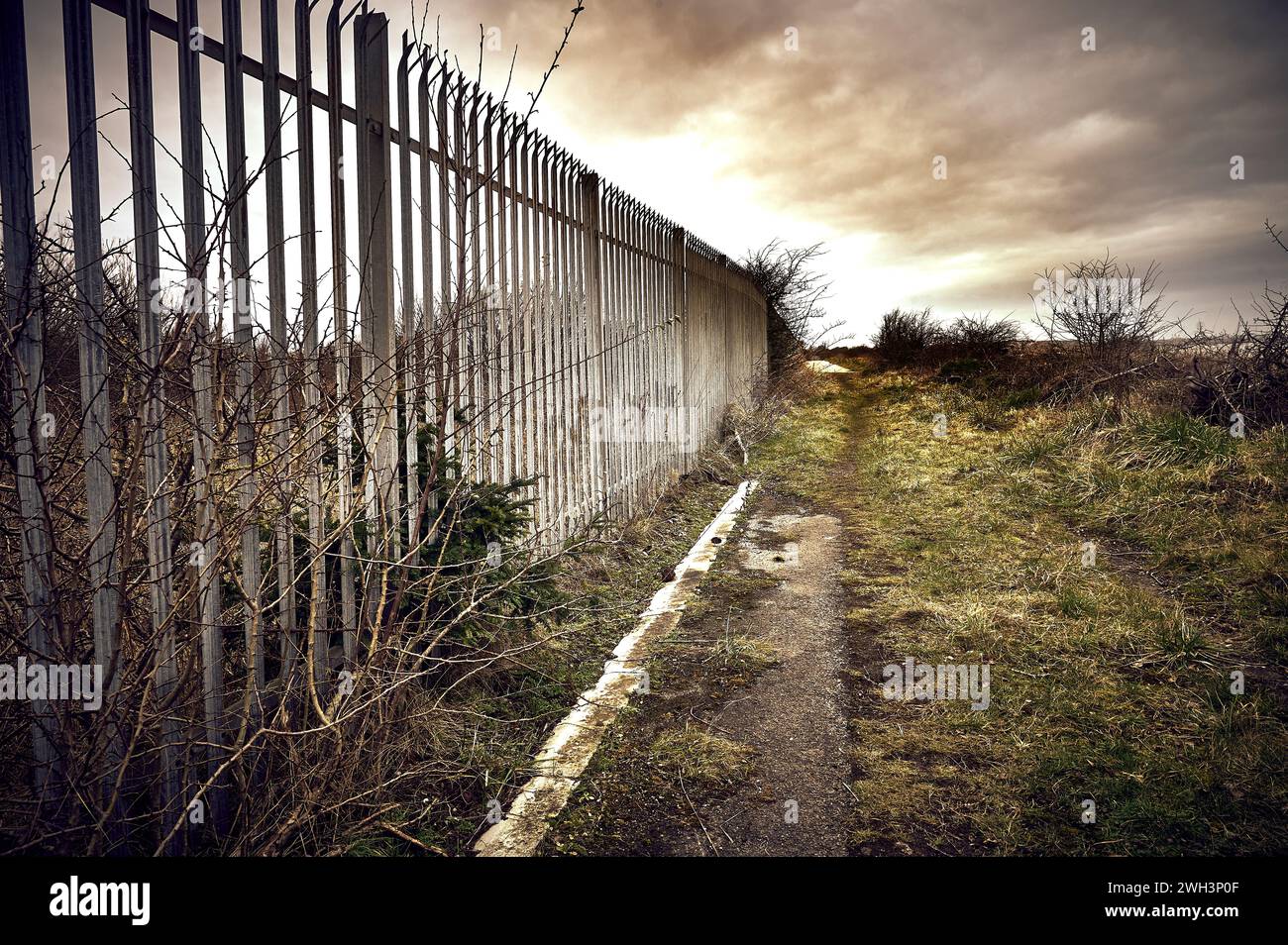 Weeds around fence hi-res stock photography and images - Alamy