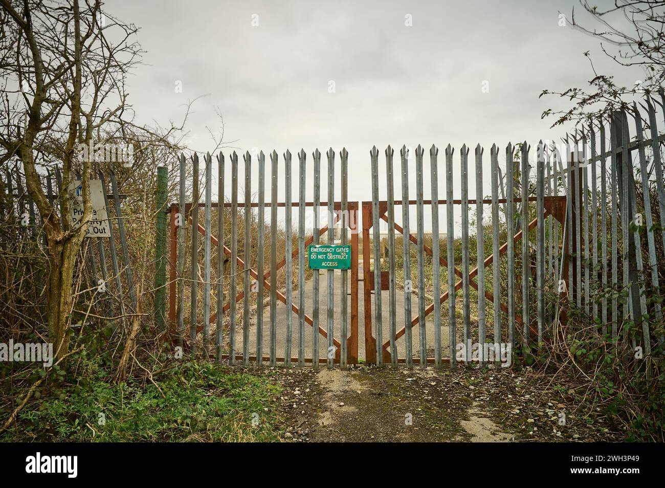 Emergency gates keep clear Stock Photo - Alamy
