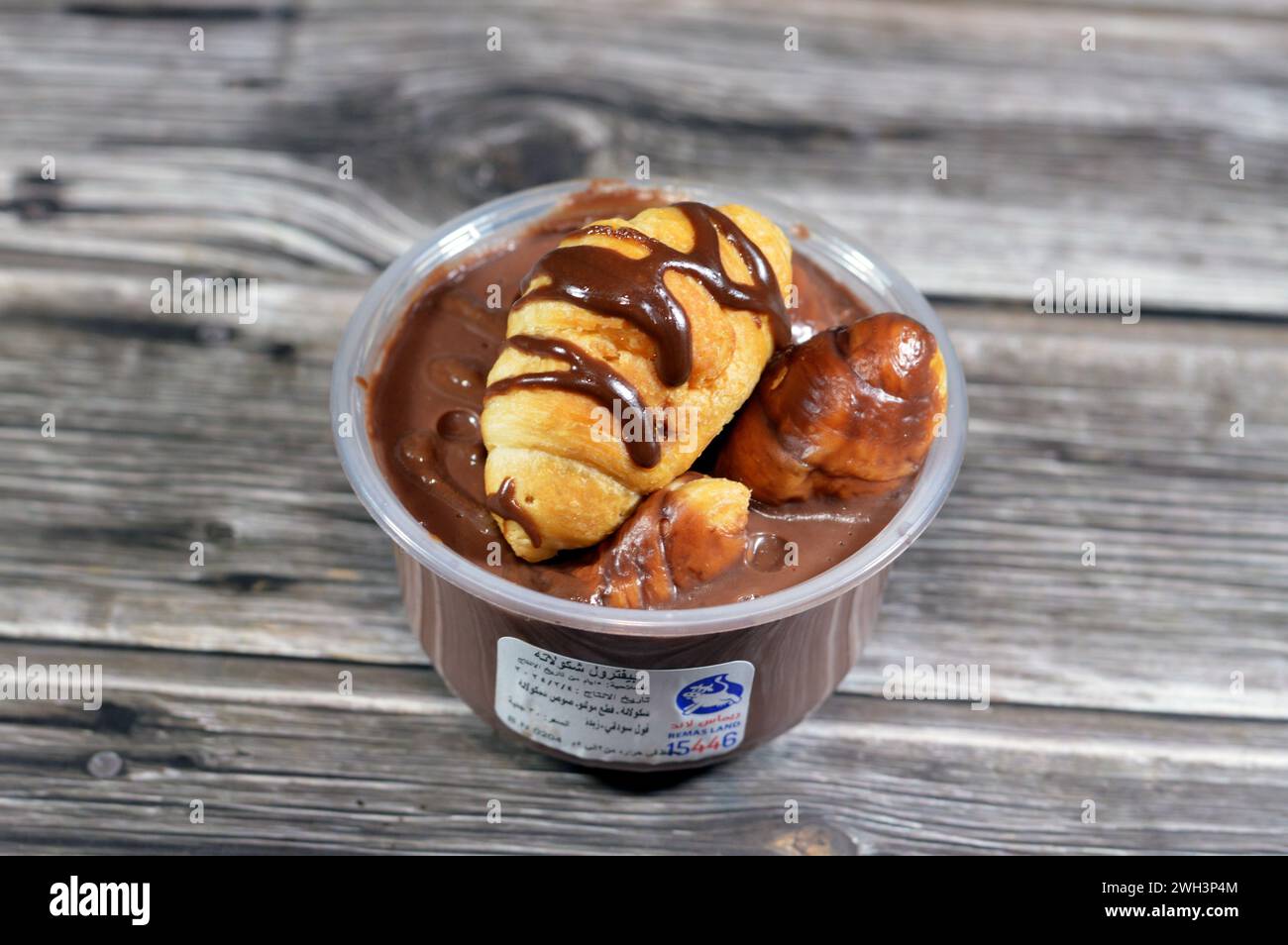 Profiteroles cake hi-res stock photography and images - Alamy
