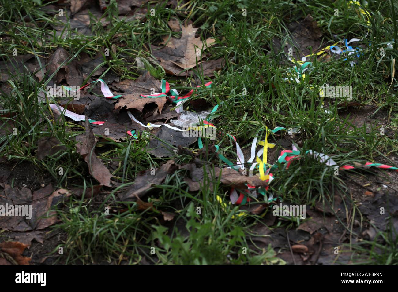 Garbage lying on the ground Stock Photo - Alamy