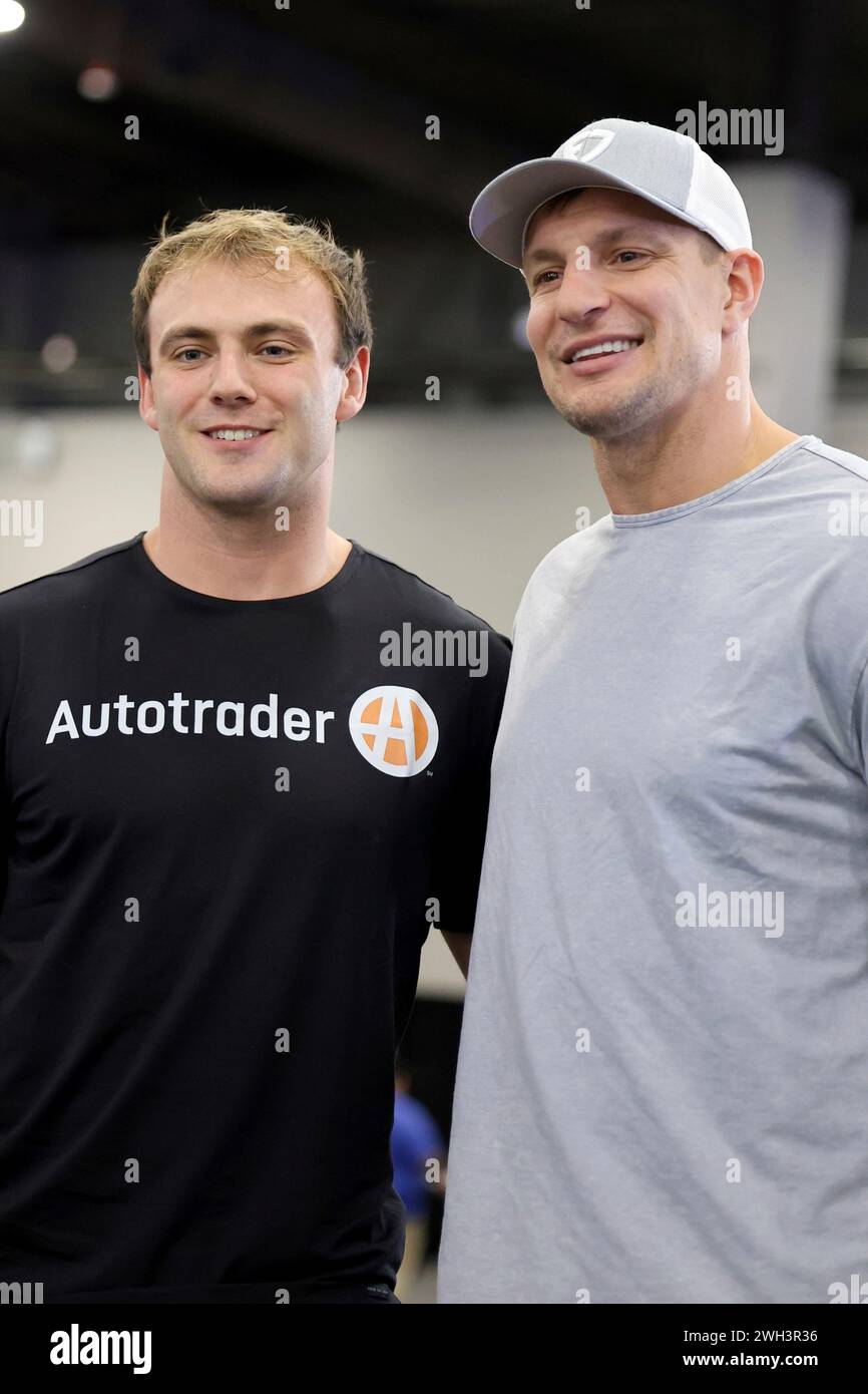 Georgia tight end Brock Bowers, left, and former NFL tight end Rob ...