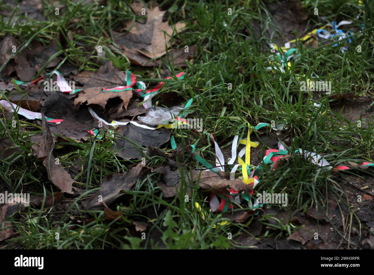 Garbage lying on the ground Stock Photo - Alamy