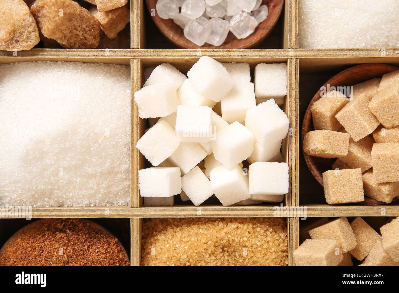 Different types of sugar in wooden box, closeup Stock Photo - Alamy