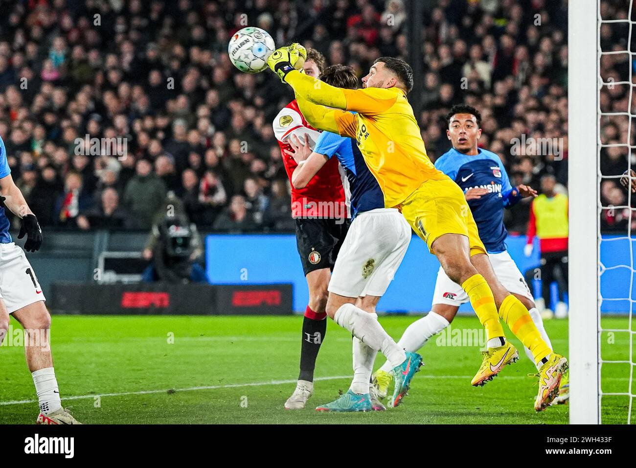 Rotterdam, Netherlands. 07th Feb, 2024. Rotterdam - AZ Alkmaar keeper Mathew Ryan during the ...