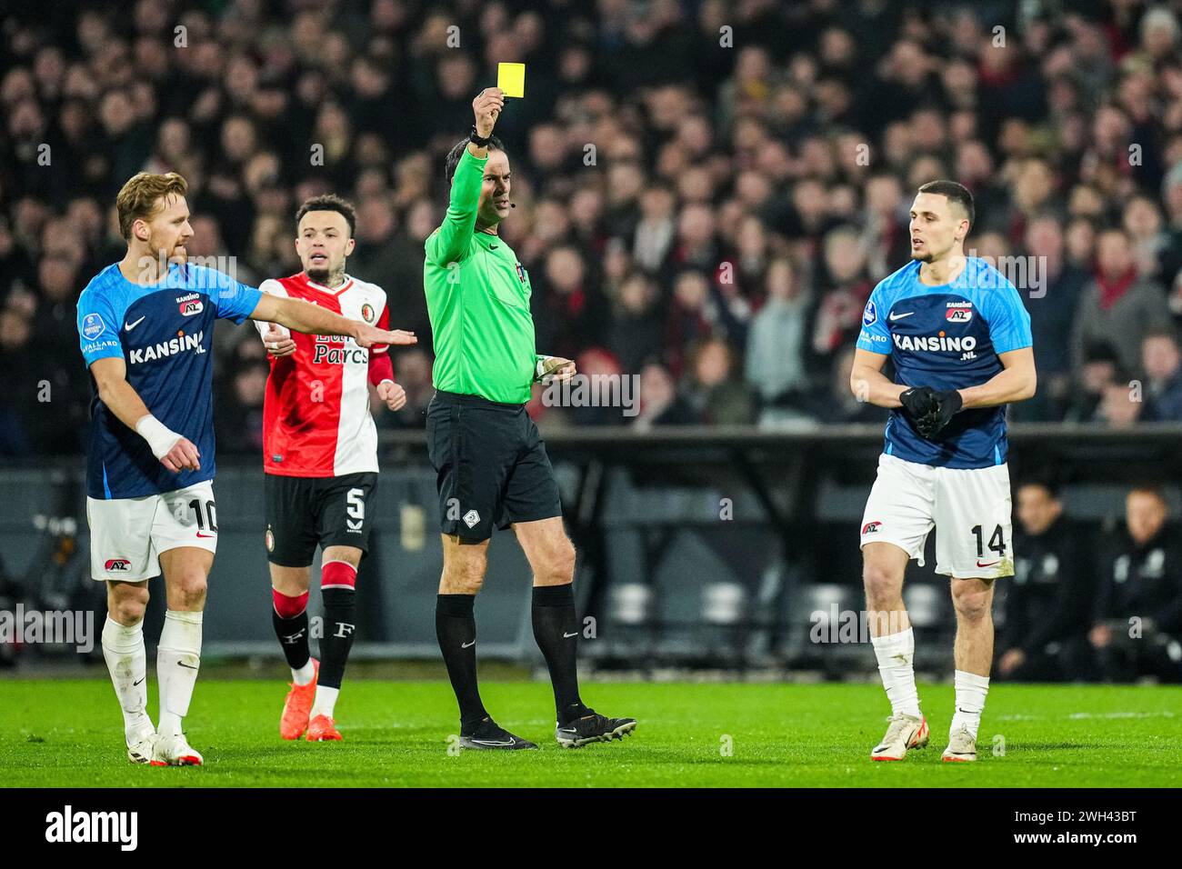 Rotterdam - Referee Bas Nijhuis, Kristijan Belic of AZ Alkmaar during ...