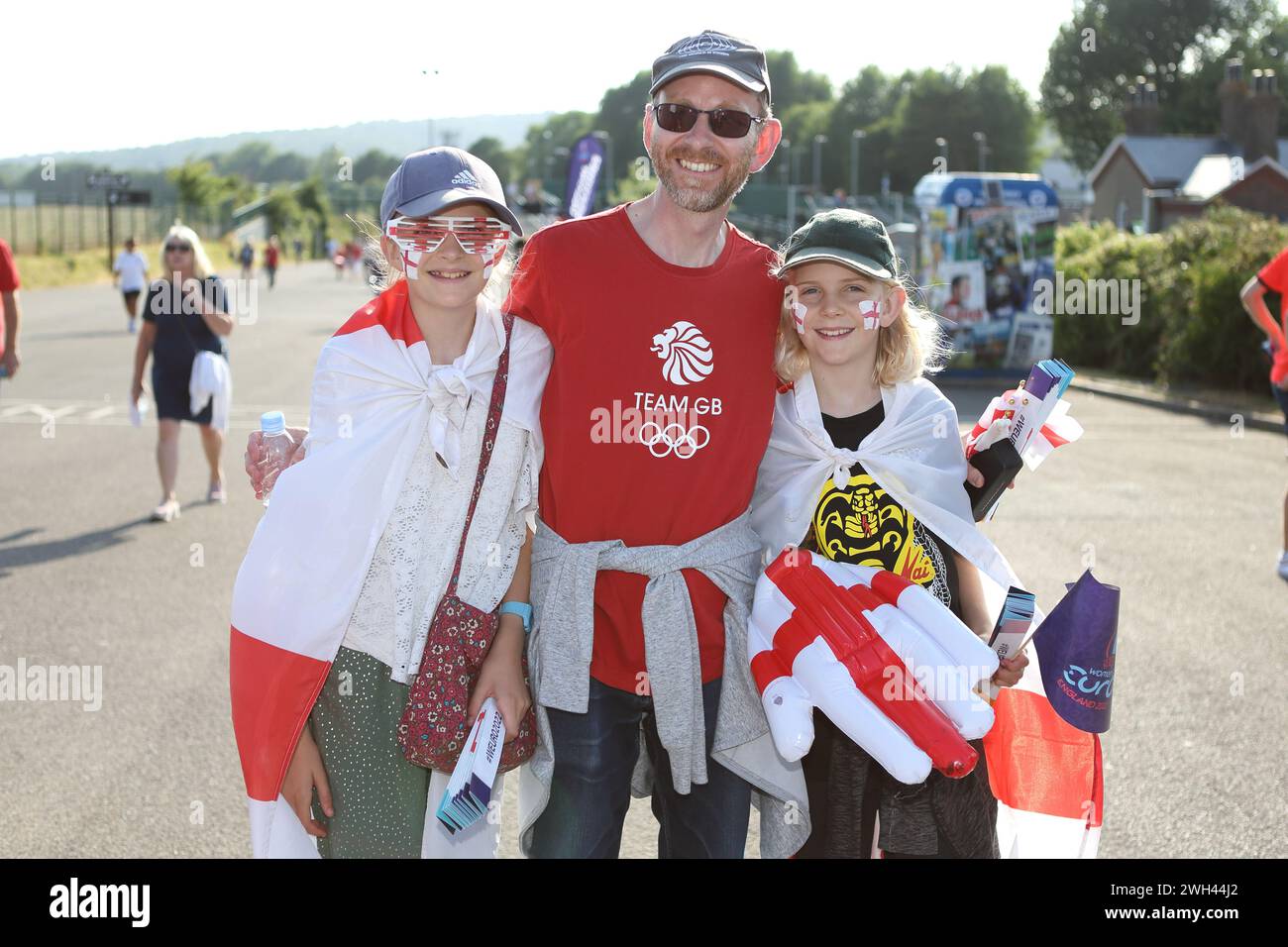 Girls and man with flags, inflatable hand and face paint England v ...