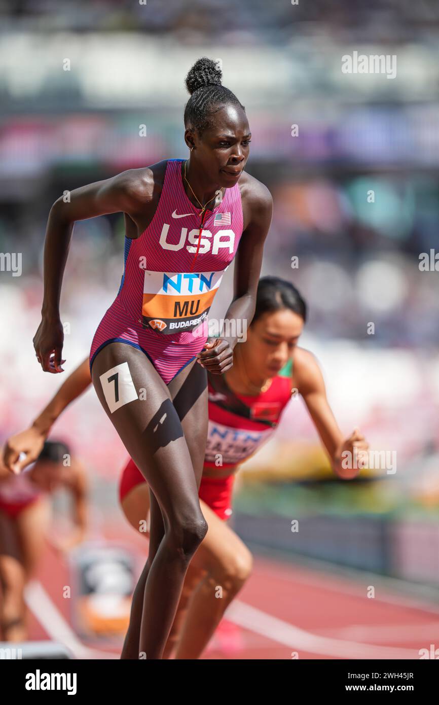 Athing MU participating in the 800 meters at the World Athletics ...