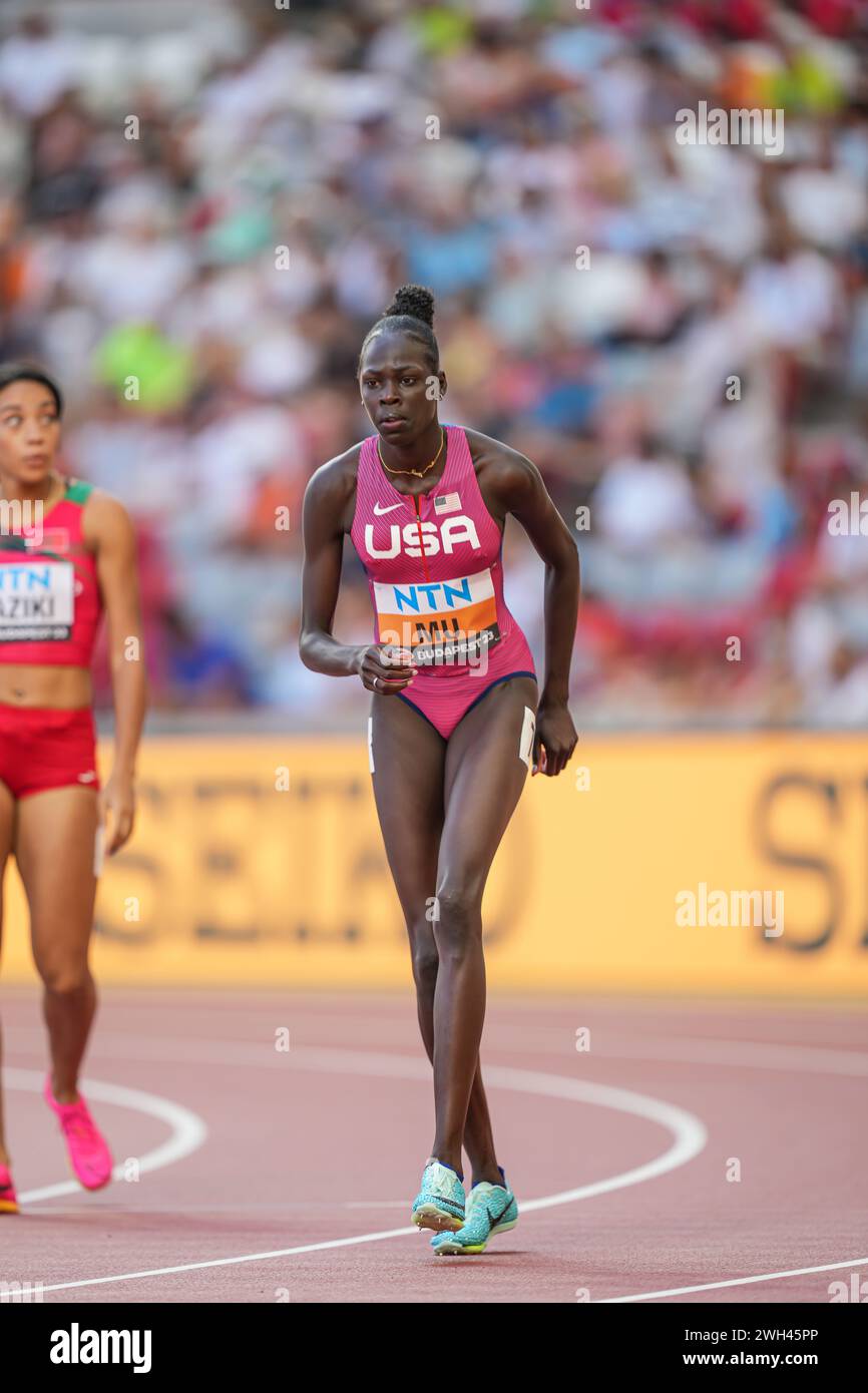 Athing MU participating in the 800 meters at the World Athletics ...