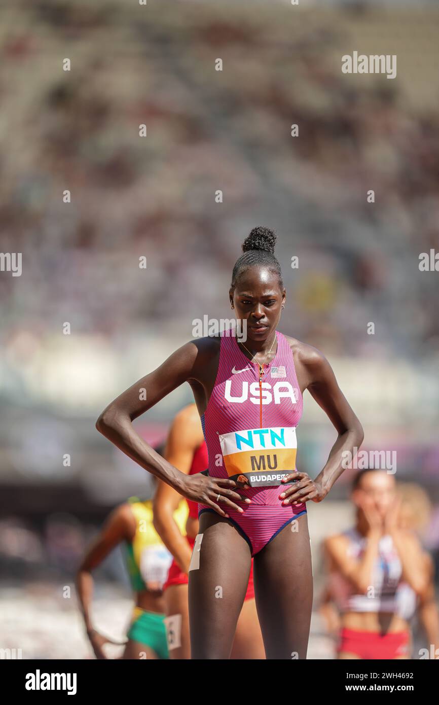 Athing MU participating in the 800 meters at the World Athletics ...