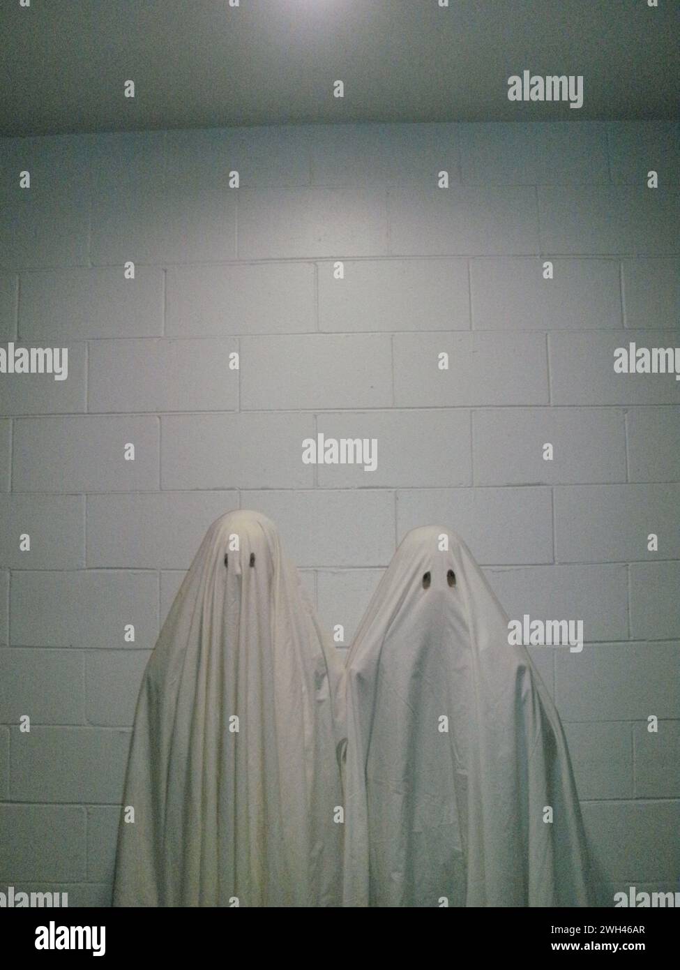 Sheet ghost hi-res stock photography and images - Alamy