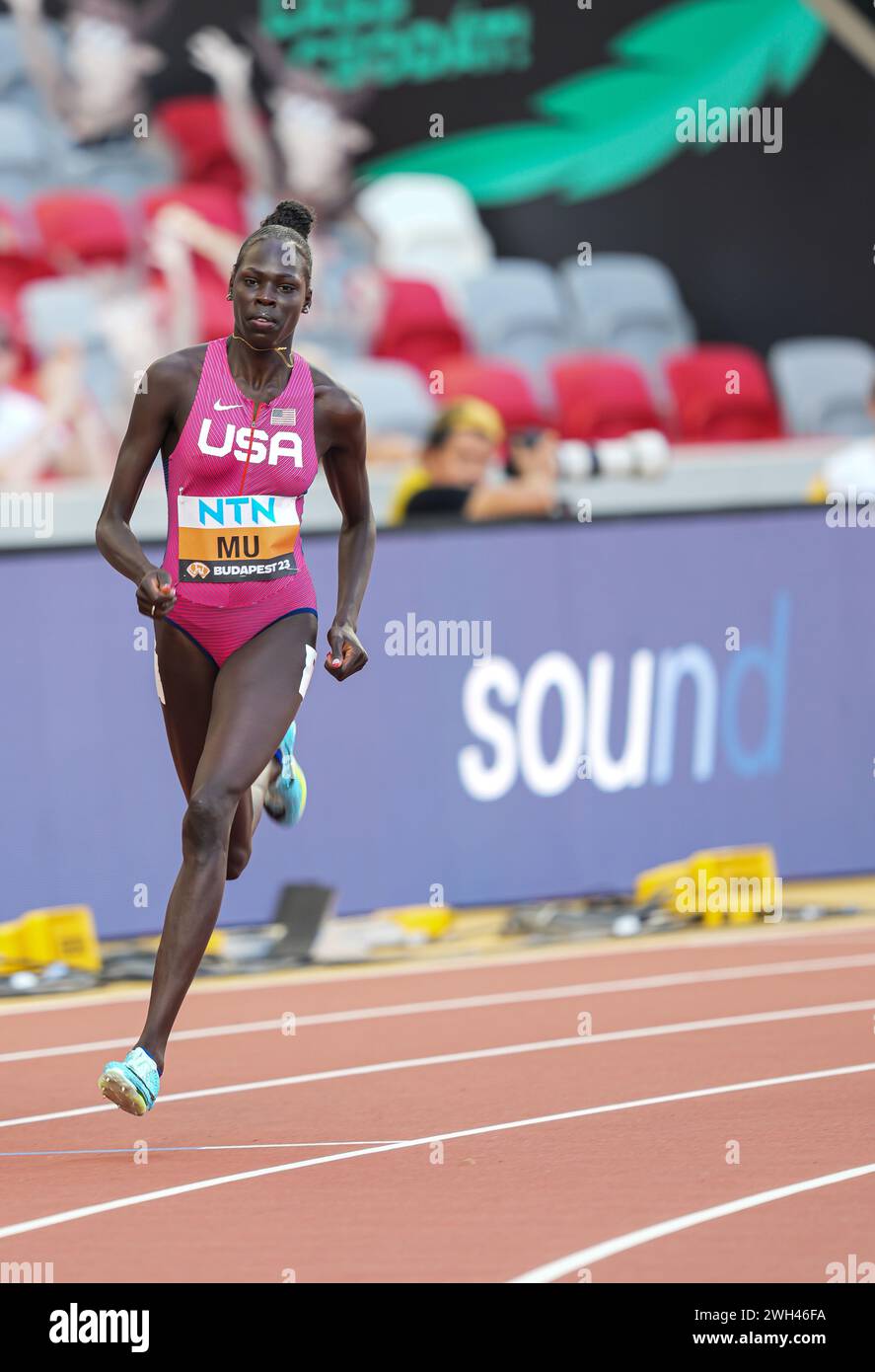 Athing MU participating in the 800 meters at the World Athletics ...