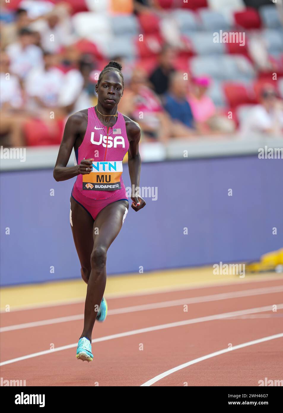 Athing MU participating in the 800 meters at the World Athletics ...