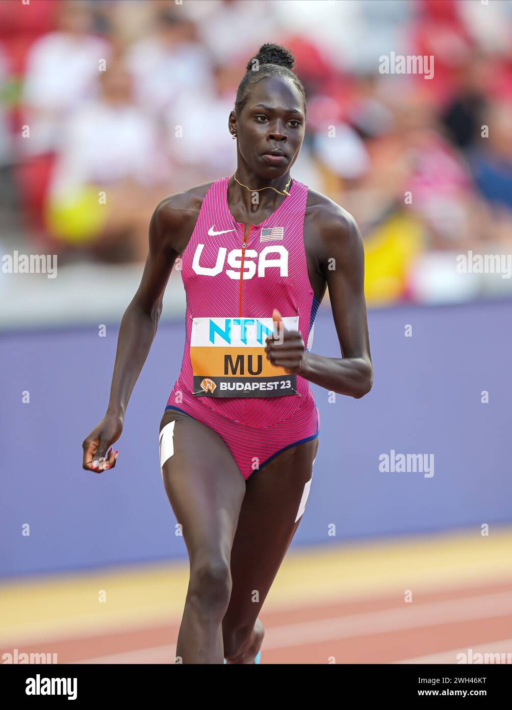 Athing MU participating in the 800 meters at the World Athletics ...