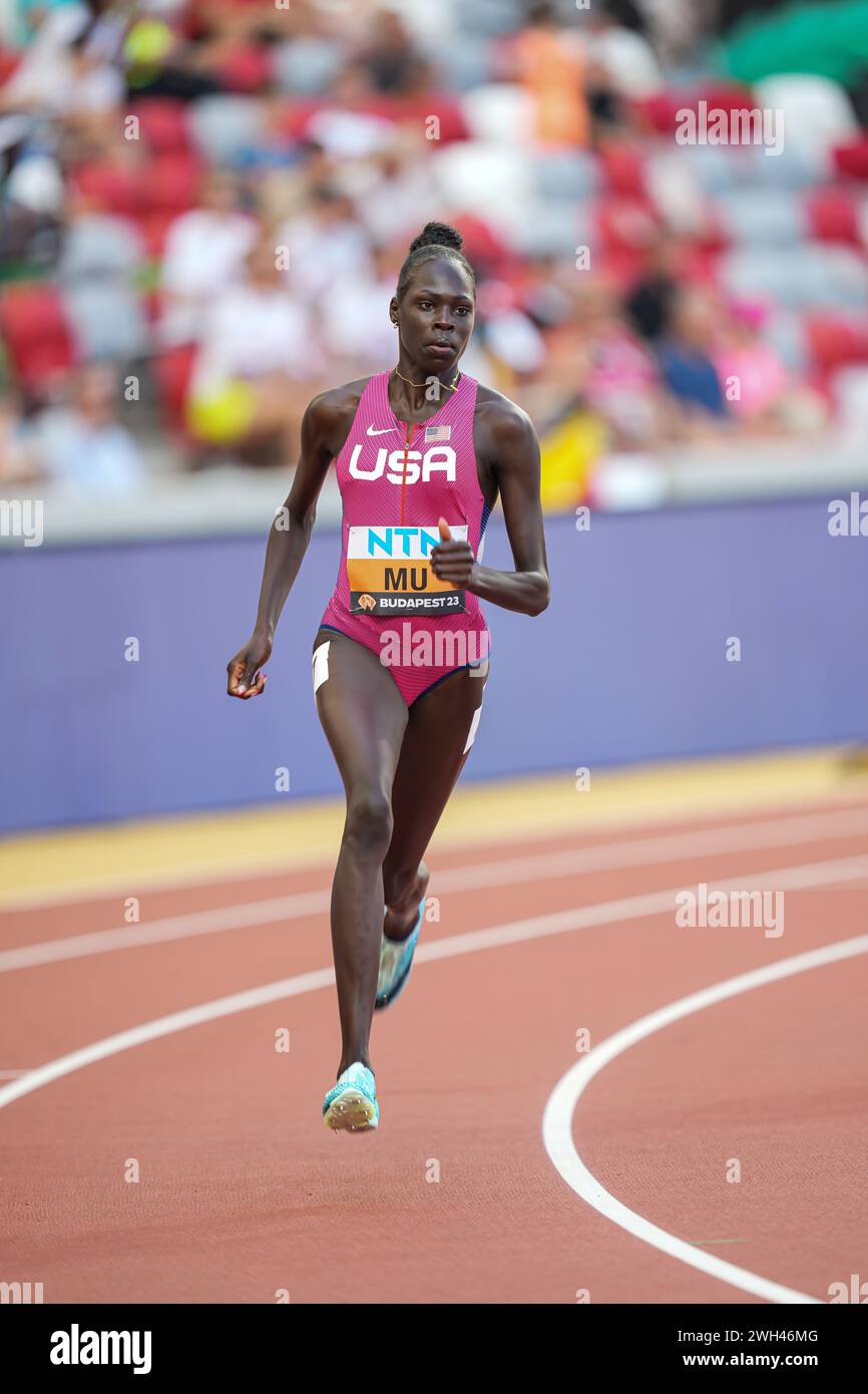 Athing MU participating in the 800 meters at the World Athletics ...