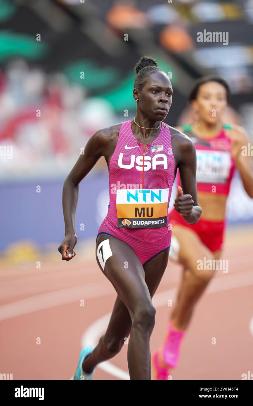 Athing MU participating in the 800 meters at the World Athletics ...