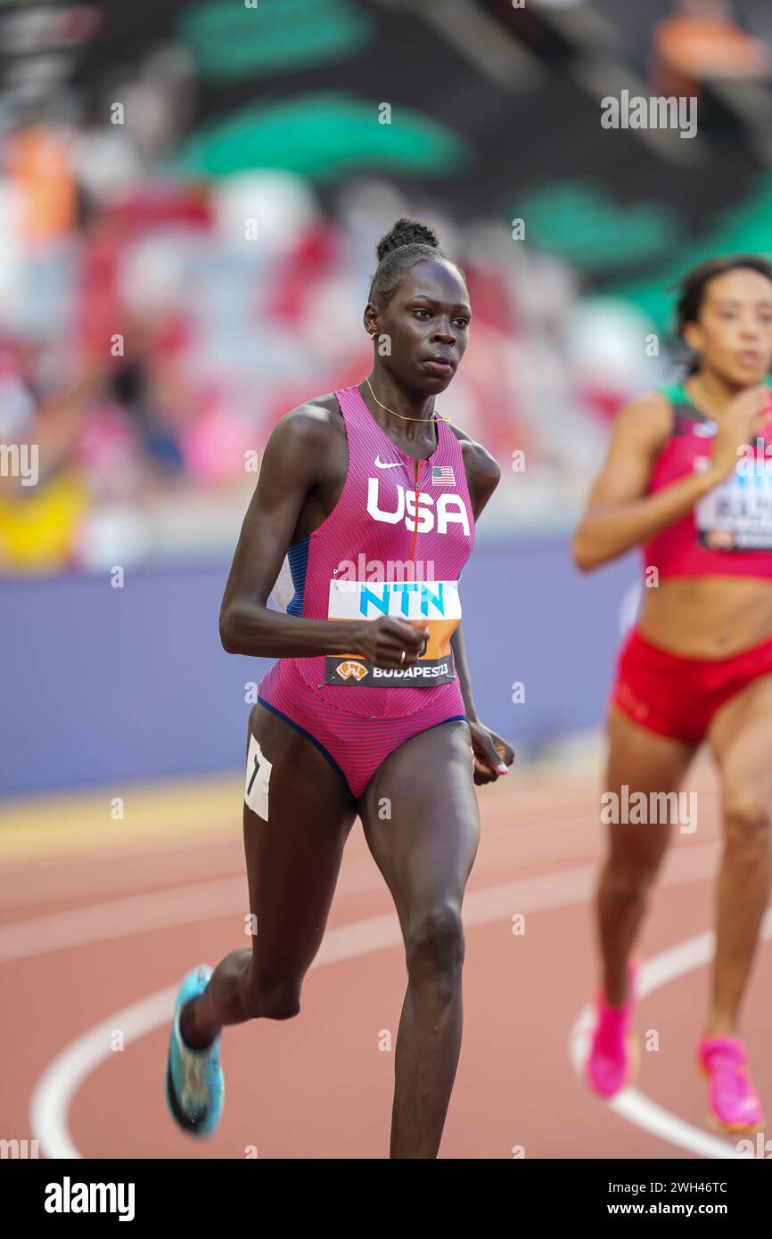 Athing MU participating in the 800 meters at the World Athletics ...