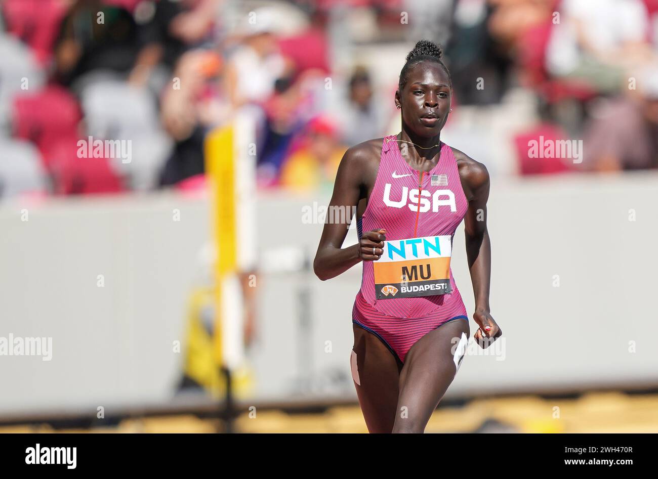 Athing MU participating in the 800 meters at the World Athletics ...