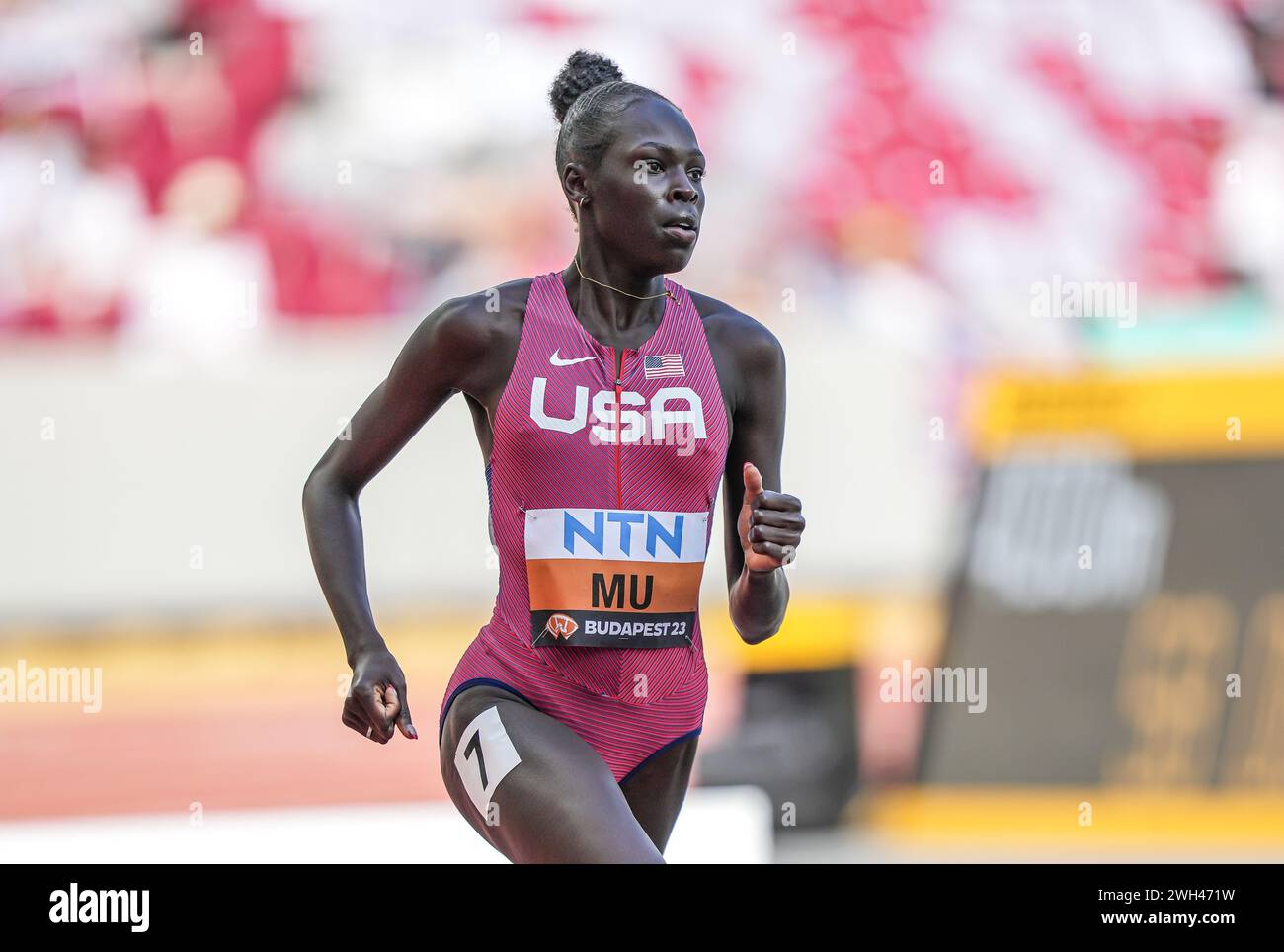 Athing MU participating in the 800 meters at the World Athletics ...