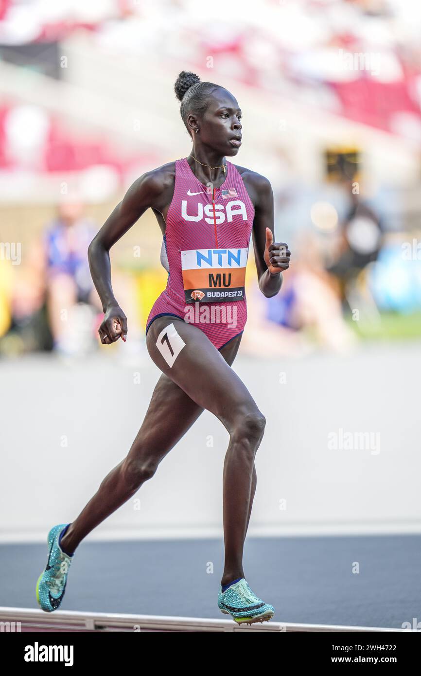 Athing MU participating in the 800 meters at the World Athletics ...